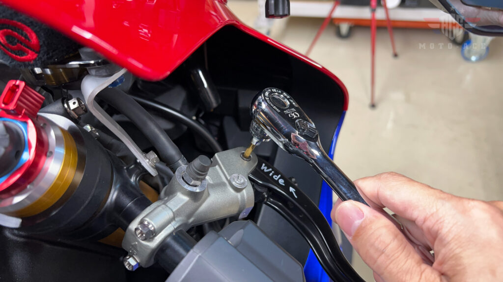 CBR1000RRR(SC82)MIEレーシングレバーの凄い機能！コントロール性抜群！ | MOTO-ACE Blog